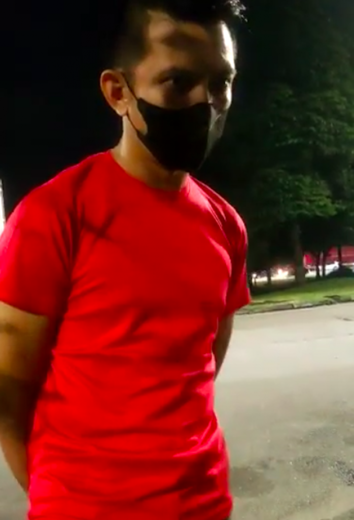 Tak sempat larikan diri, lelaki kantoi rakam orang berak Tak sempat larikan diri, lelaki kantoi rakam orang berak