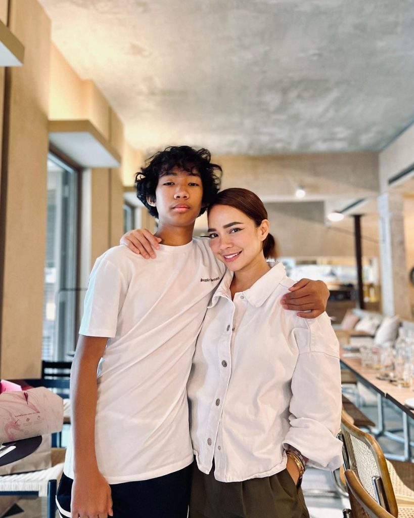 Peminat puji Nora Danish, santai sambut 'birthday' anak dengan bekas suami