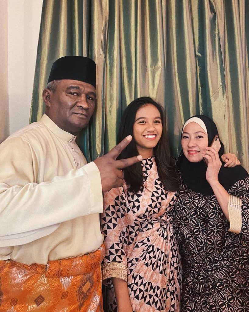 Tak pernah berdamai, anak Zainal Abidin dedah bapa dah ceraikan Fyna Jebat