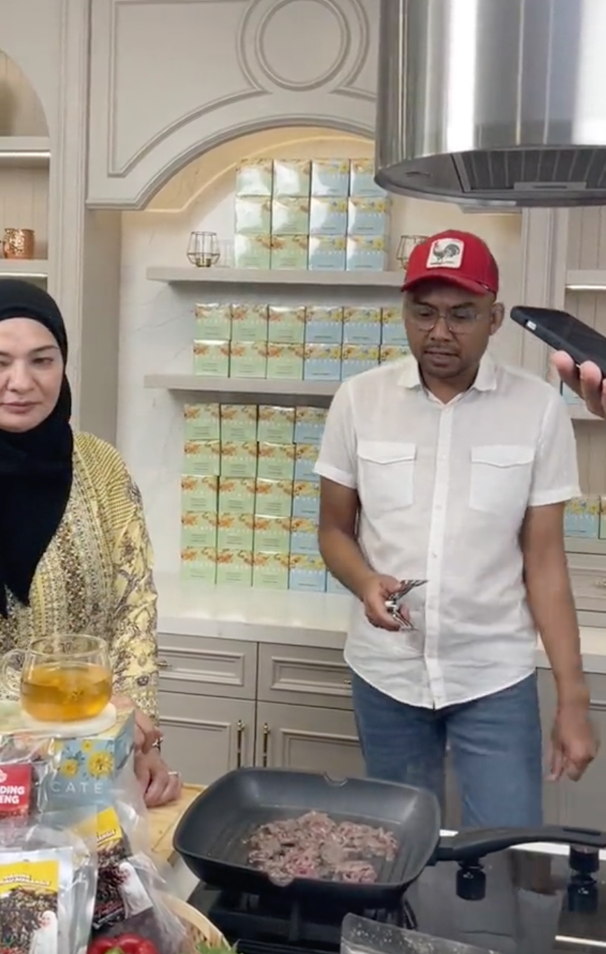 Ibu Neelofa bersyukur, jualan 'live' TikTok dengan Datuk Red cecah ...