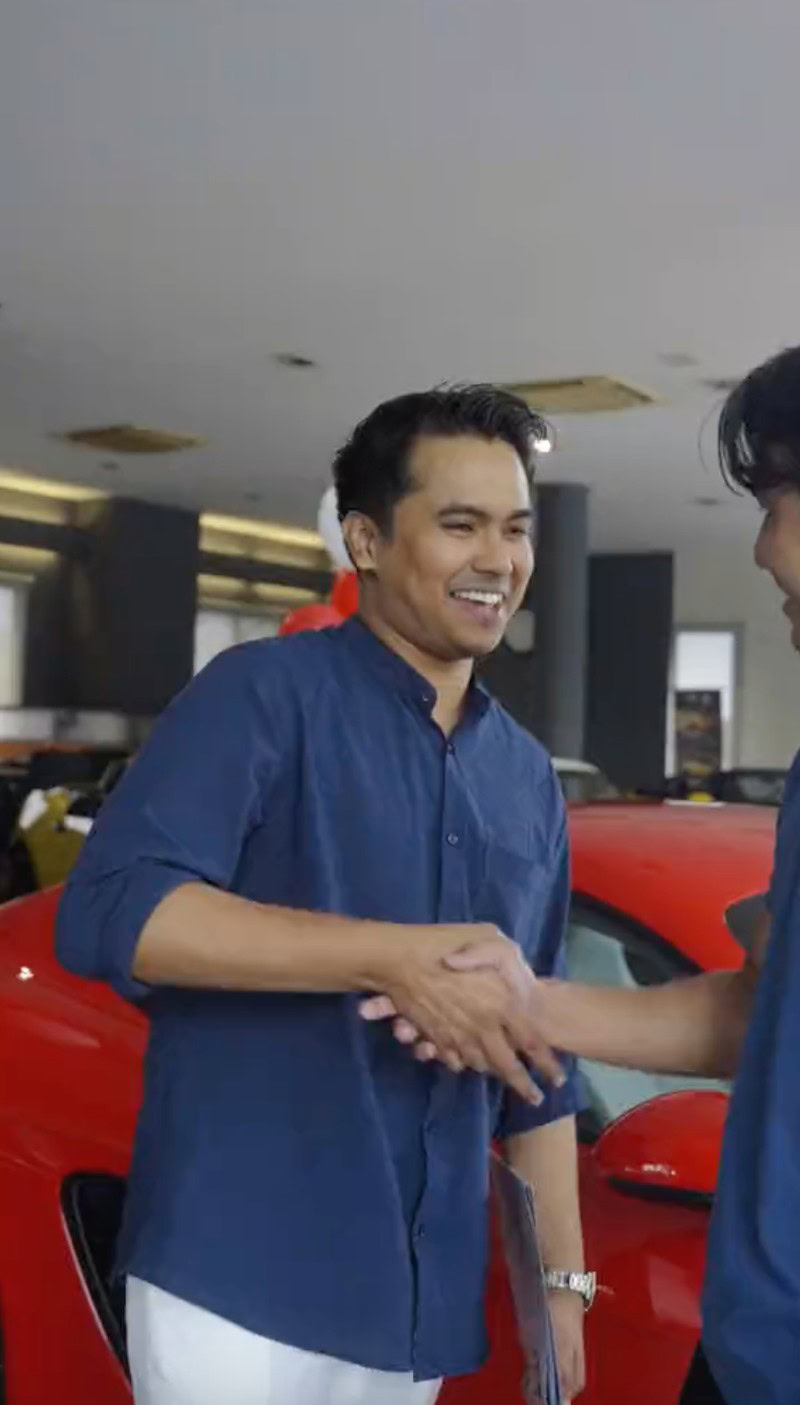 Hasil main trading, Ariff Bahran berjaya miliki kereta mewah Porsche!