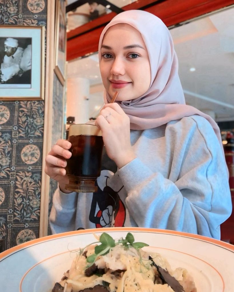 "Awak pandai nangis tak?" -Puteri Sarah tanya Bella Astillah