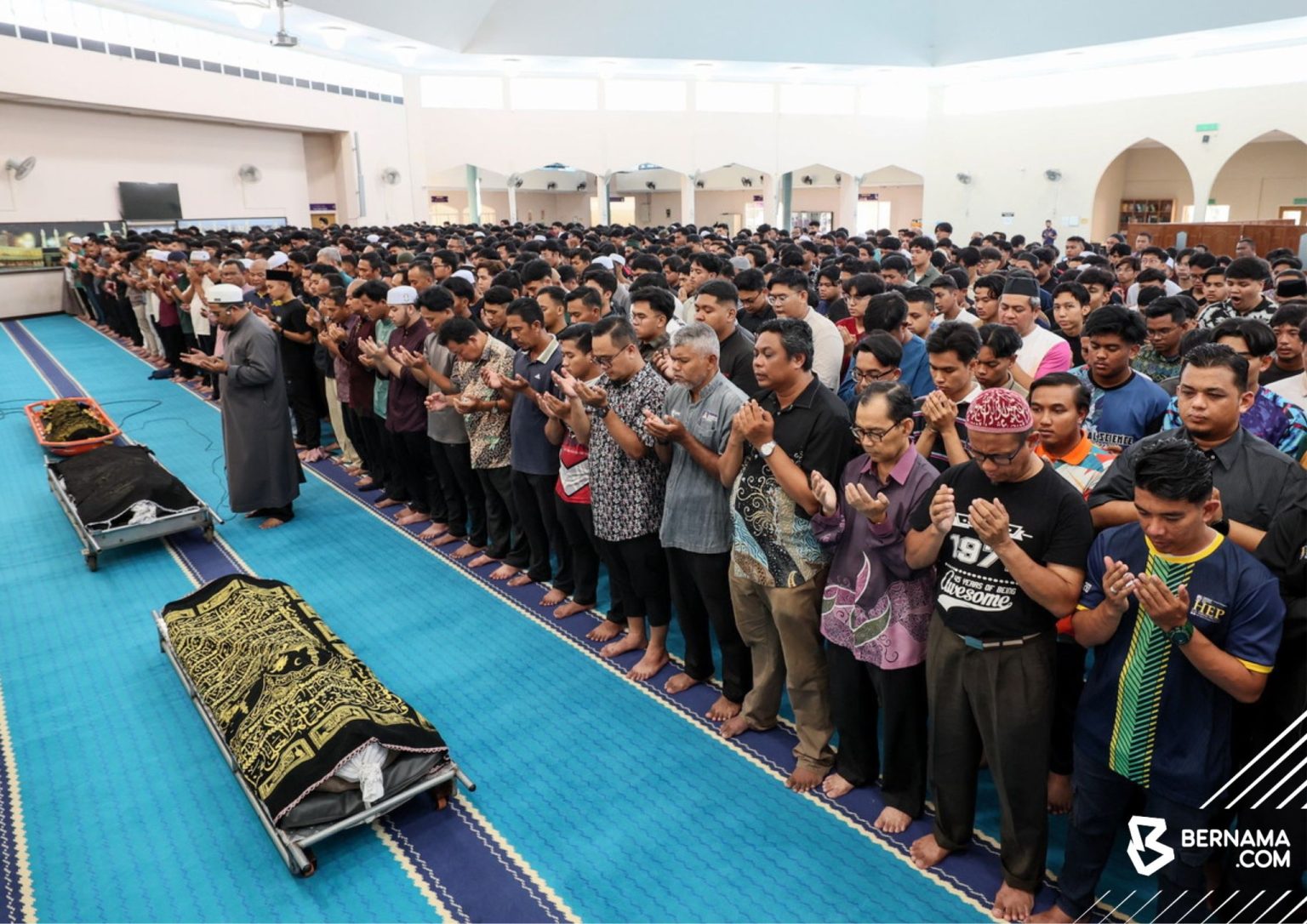 Imam sebak ketika solat jenazah pelajar UiTM, terpaksa henti bacaan tenangkan diri