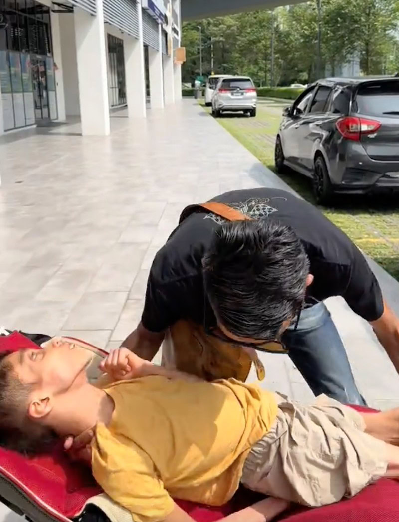 Lelaki setia temani anak jalani terapi oksigen hiperbarik runtun hati ...