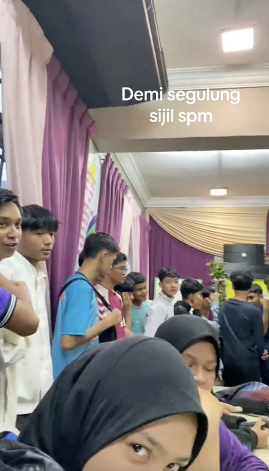 “Demi segulung sijil” -Calon SPM kongsi momen naik bot & trak askar ...