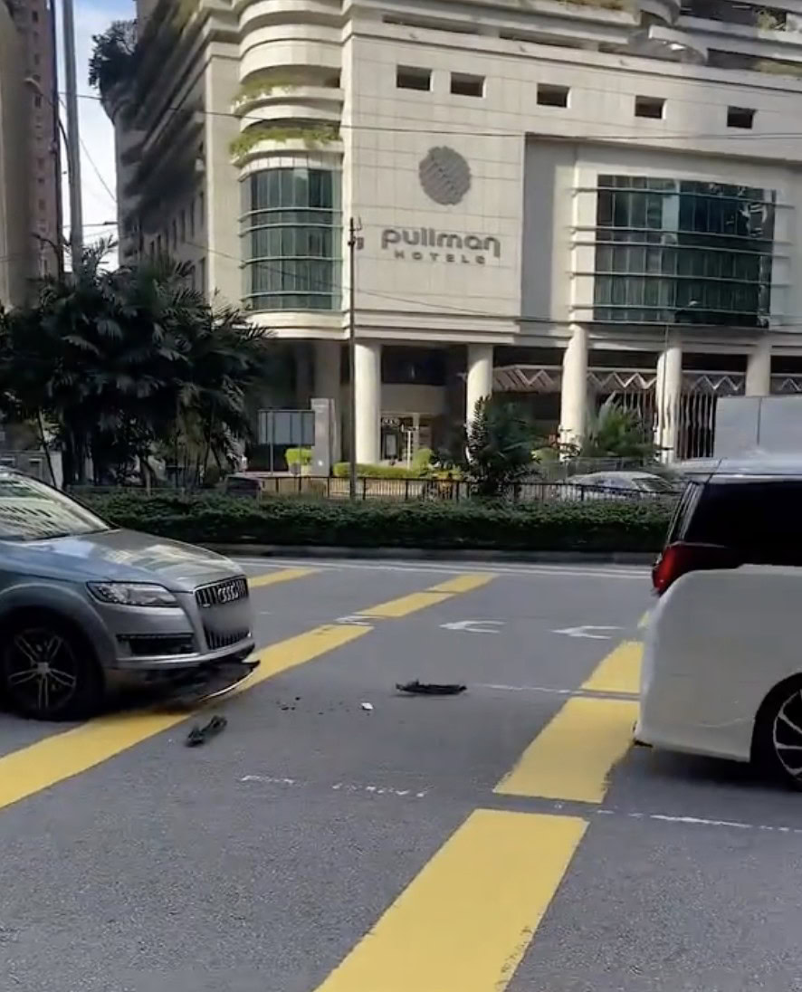 Lambo Syamsul Yusof punya pasal, pemandu sampai terlanggar kereta hadapan?