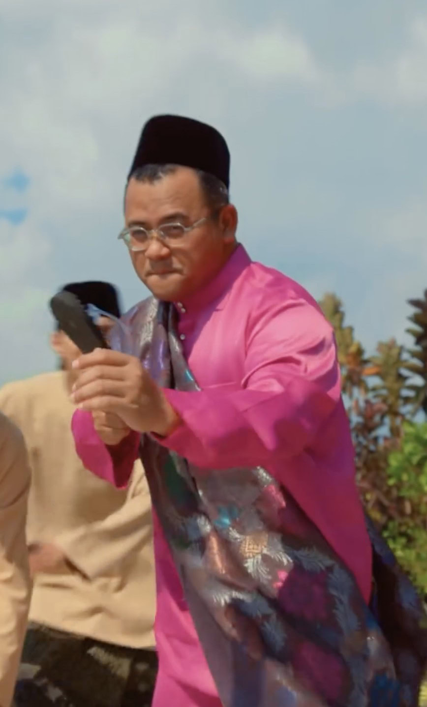 "Ni baru MB kami sempoi” -MB Selangor muncul dalam MV lagu raya Nabila ...