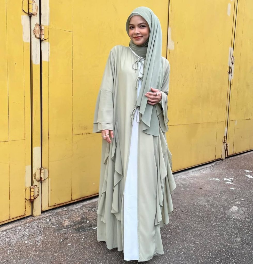 “Kalau Ira yang salah kenapa Tuhan bagi hidup dia aman damai je ...